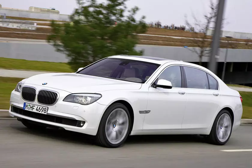 V12 Yakozwe na BMW 7 Series Yibutswe Muri Amerika 72536_1