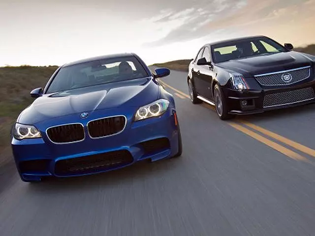 2012 காடிலாக் CTS-V மற்றும் புதிய BMW M5 சாலை மற்றும் பாதையுடன் ஒப்பிடப்பட்டது 72550_1