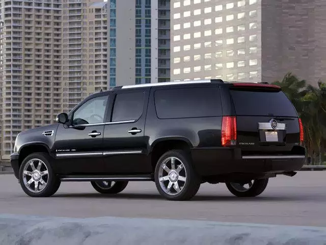 Ny Caddy's Escalade dia mety hiteraka fianakaviana ho azy 72912_2