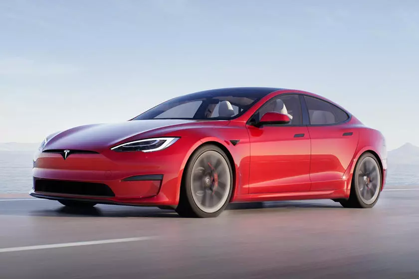 2021 Tesla Model S Gyrru Golwg Blaen Plaid