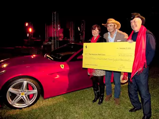 Ferrari F12 haalt meer dan $ 1 miljoen op voor orkaanbestrijding 73102_1