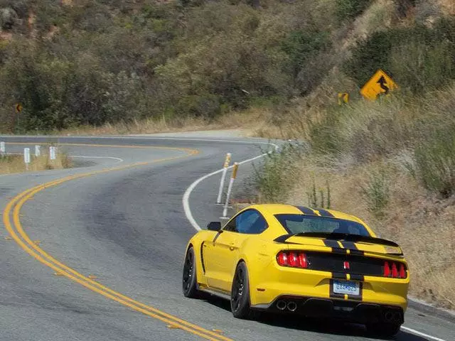 Hasashen Masana'antu ya ce Ford Mustang na gaba yana zuwa da wuri fiye da yadda aka tsara 73110_2