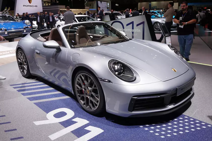 2020 Porsche 911 Cabriolet ने जिनिव्हा येथे कव्हर तोडले 73141_1