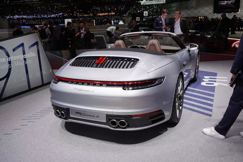 2020 Porsche 911 Cabriolet bryder dækslet i Genève 73141_2