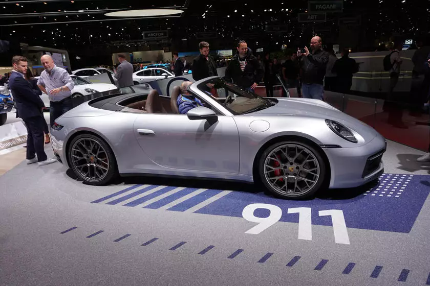 2020 Porsche 911 Cabriolet Cenevrədə Qapağı Sökülür 73141_3