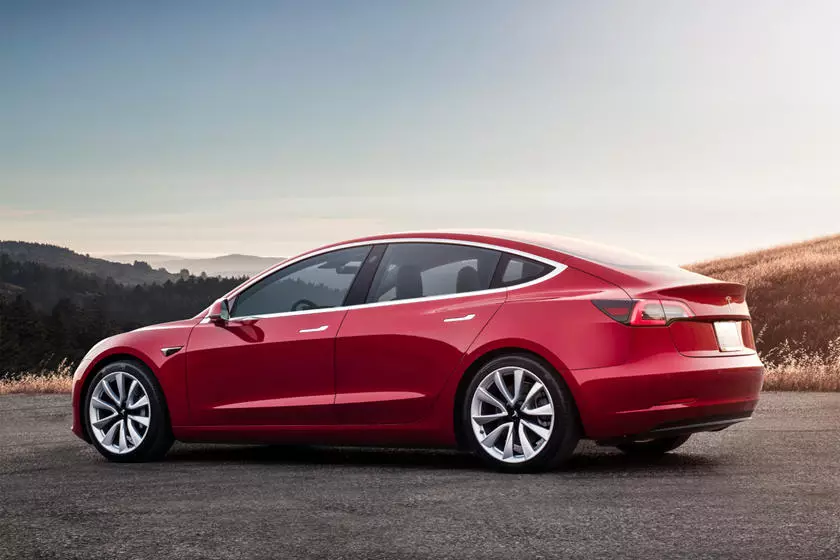 Teslas huma wisq affidabbli għal manutenzjoni regolari 73222_10