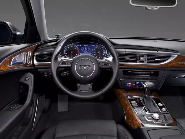 د 2017 Audi A6: هغه څه چې موږ تر دې دمه پوهیږو (اشاره: د پرولوګ مفهوم سټایل کول) 73267_3