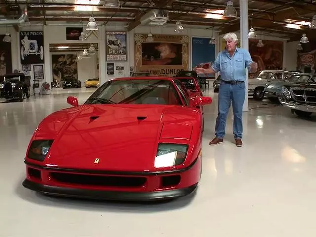 Mira a Jay Leno conducir el Ferrari F40 73388_1