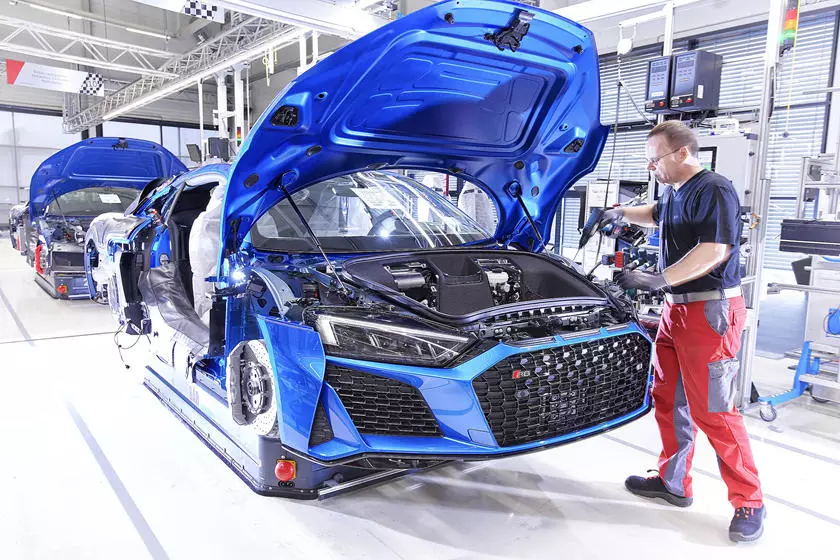 2019 Audi R8 သည် ပါဝါပို၍ ဆန်းသစ်သော ဒီဇိုင်းဖြင့် တောက်ပလာပါသည်။ 73479_11