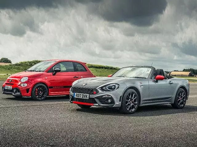 Abarth 125 Spider ശക്തമായ Abarth 595 Comp കാണിക്കുന്നു എന്തുകൊണ്ട് RWD മികച്ചതാണ് 7349_1