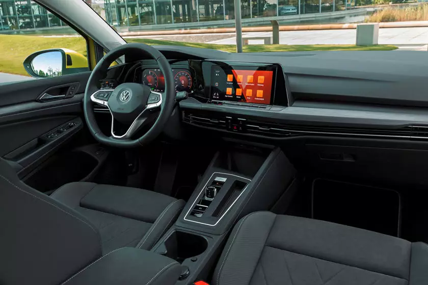 I-VW Golf Hybrid Yeentsuku Ezimbini Ubudala Iqhuma ngelixa Uqhuba 73644_6