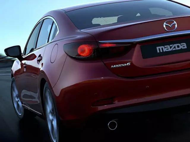 2014 Mazda6 Striptease na-aga n'ihu 73695_3
