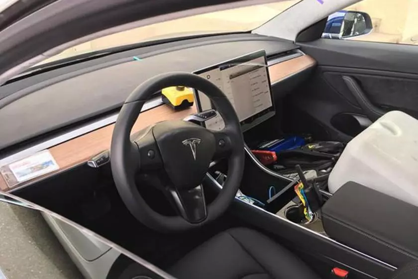 Sådan ser et Tesla Model 3 interiør til $35.000 ud