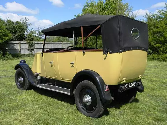 Ceant: 1928 Ba charr scannáin Indiana Jones é Renault 73797_2