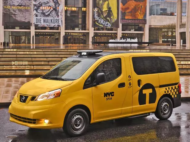 Il monopolio dei taxi di New York di Nissan è stato esilarante e problematico 73839_1