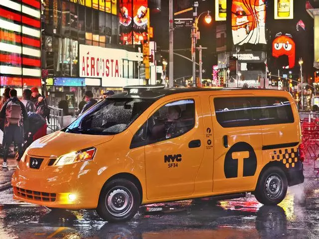 Il-Monopolju tat-Taxis tan-NYC tan-Nissan Ġie Divertenti Inkwetanti 73839_2