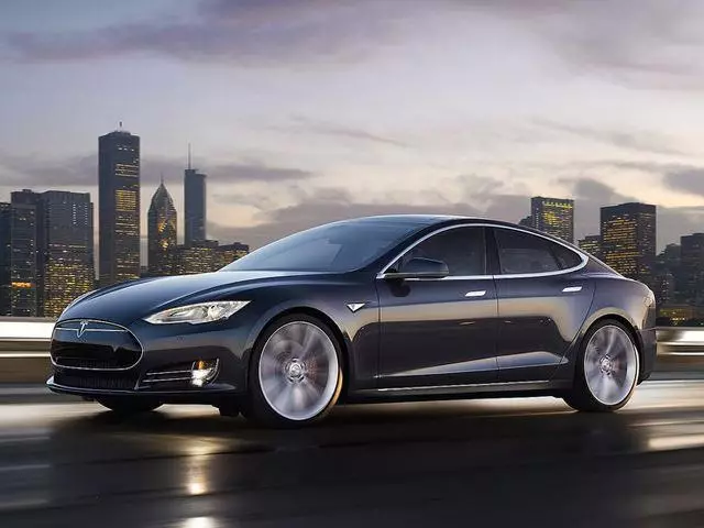 Tesla Model S Beschleunigungspedal klappt aus beim Fueren 74071_2