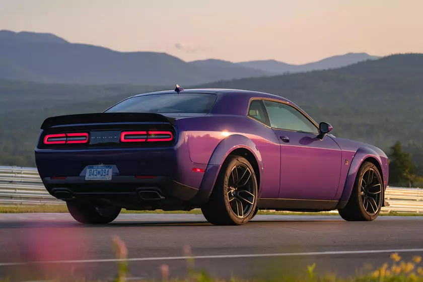 Dodge Challenger نىڭ 5.7 لىتىرلىق V8 Hemi نى ئالتىنچى ئورۇنغا ئالماشتۇرماقچىمۇ؟ 7414_2