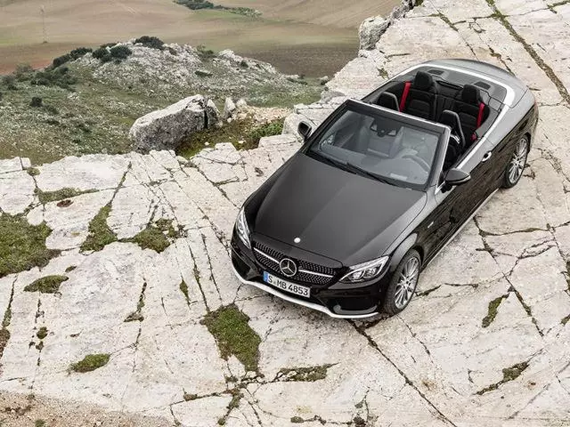 Mercedes C-Class와 AMG C43을 타고 토플리스로 가는 것은 여름을 위한 것입니다. 74187_7