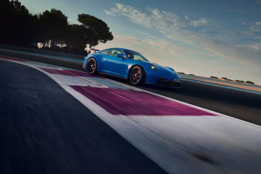 Gipresentar ang 2022 Porsche 911 GT3 74367_3