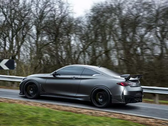 Infiniti Tsev 500-HP BMW M4 Thiab Mercedes-AMG C63 Fighter 74460_2