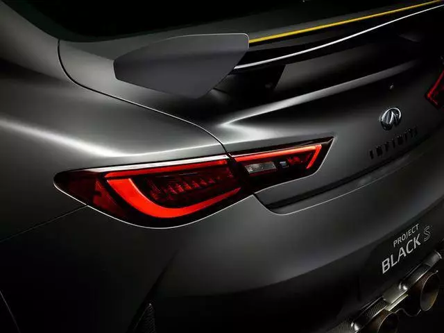 Infiniti Building 500-HP BMW M4 અને મર્સિડીઝ-AMG C63 ફાઇટર 74460_3