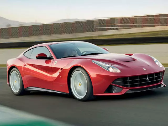 Ferrari si titaja 1st F12 fun Iderun Iji lile 74585_1