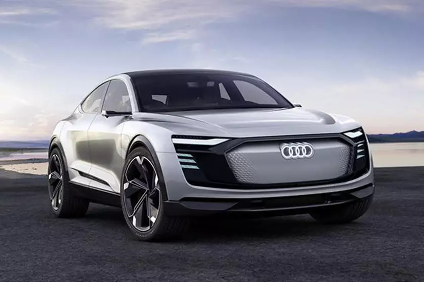 Gipunting sa Audi ang Tesla Uban ang E-Tron Sportback Billboard