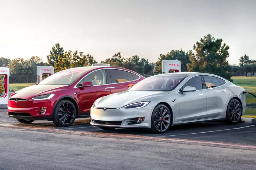 Tesla otsustab hoida poed lahti, kuid see maksab tarbijatele 74617_3