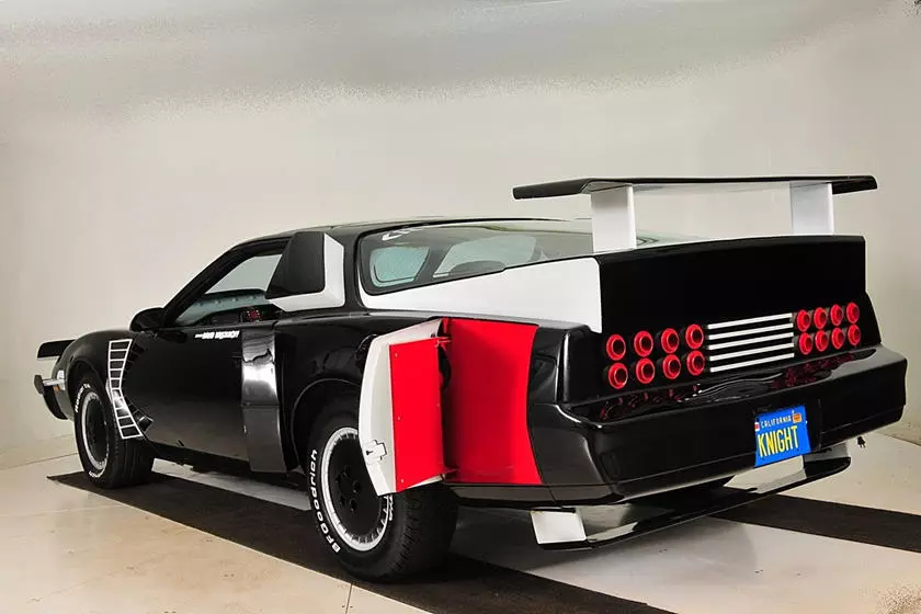 Сіз Knight Rider компаниясының түпнұсқа КИТТіне ие бола аласыз 74666_7