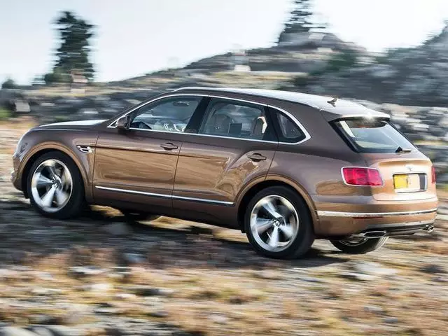 Bentley har problem eftersom för många människor vill köpa dess SUV 74667_1