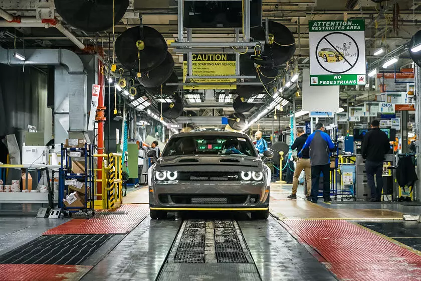 Dodge Challenger Redeye Mula Bergemuruh Keluar dari Barisan Perhimpunan 74716_2