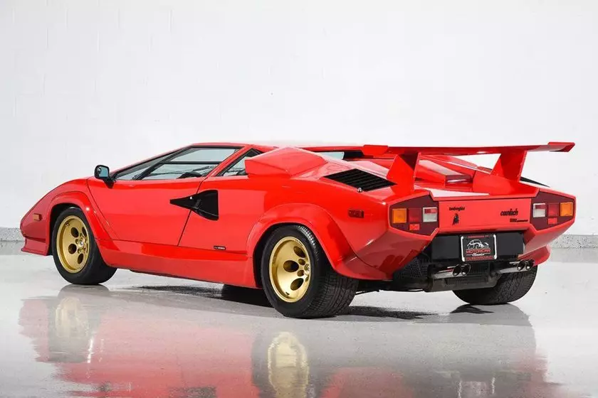 Ауырсыну мен азап - бұл күйдірілген Lamborghini Countach 74789_6