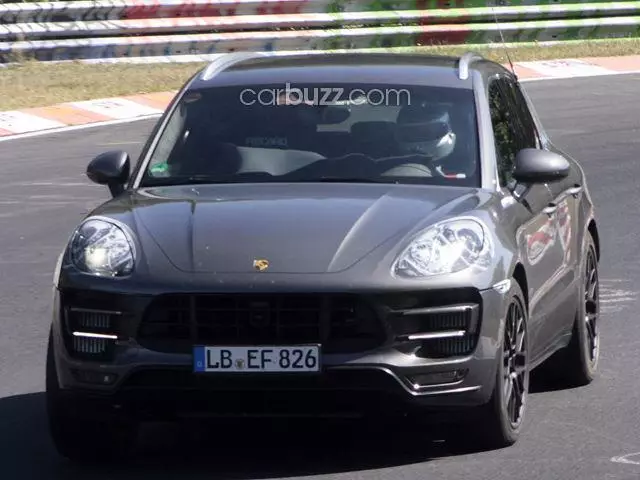 Porsche Macan выезжает на Нюрбургринг 74838_1