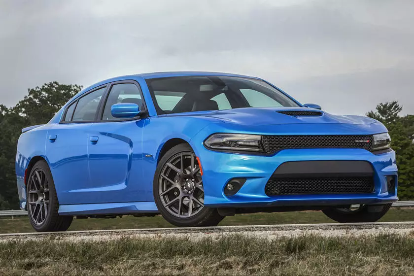 Ce este nou pentru unele Dodge Charger 2019? Opțiuni minunate de dungi 74864_5