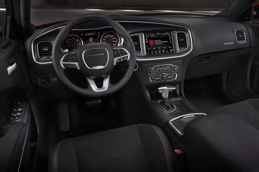 Ce este nou pentru unele Dodge Charger 2019? Opțiuni minunate de dungi 74864_7