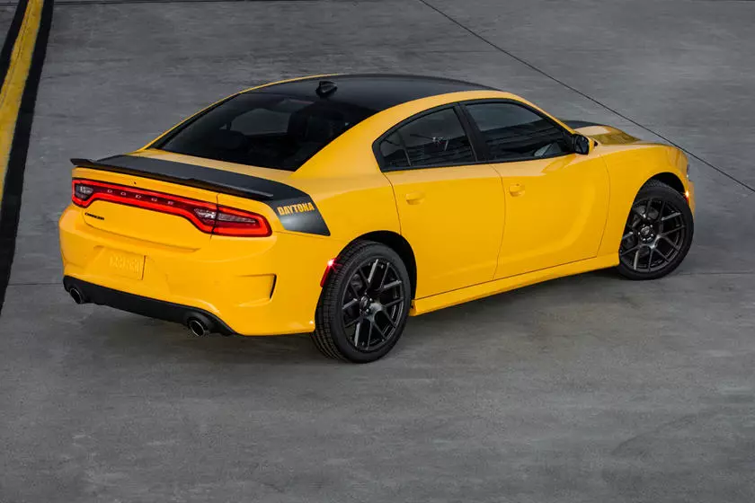 Что нового в некоторых моделях Dodge Charger 2019 года? Удивительные варианты полос 74864_9