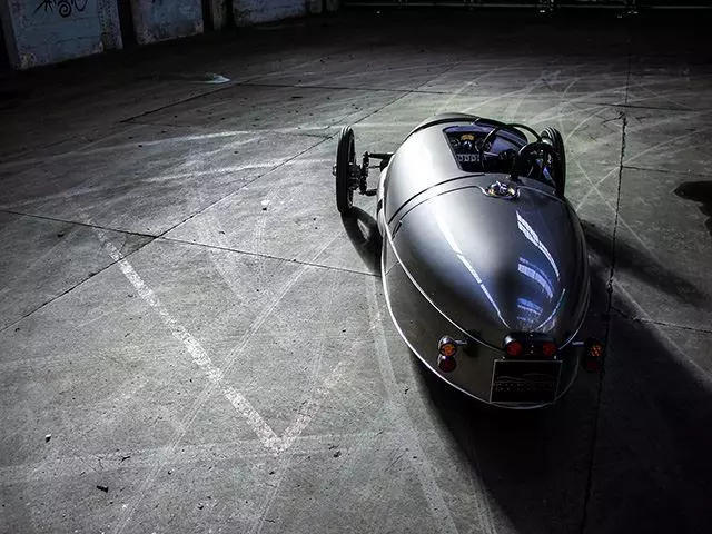 Morgan EV3 - бул өткөндө тыгылып калган энтузиасттар үчүн электр унаасы 75011_2