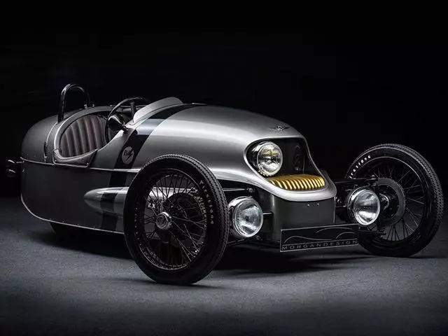 Morgan EV3 යනු අතීතයේ සිරවී සිටින උද්යෝගිමත් අය සඳහා වන විදුලි මෝටර් රථයයි 75011_3