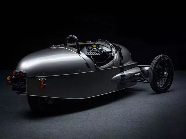 Morgan EV3 Iraganean trabatuta dauden zaleentzako auto elektrikoa da 75011_4