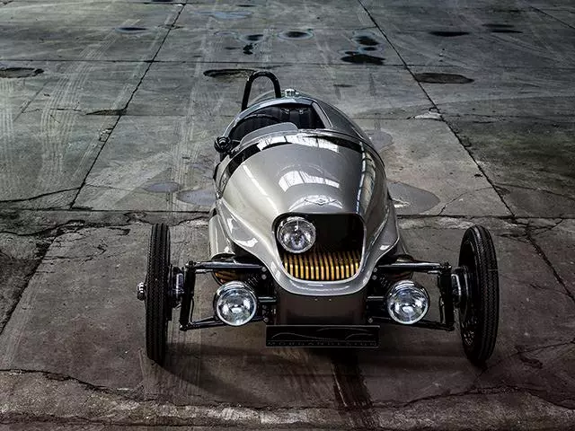 Morgan EV3 Iraganean trabatuta dauden zaleentzako auto elektrikoa da 75011_5