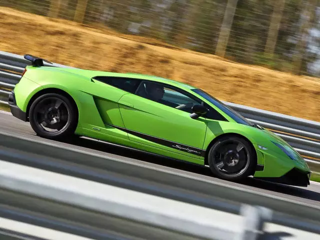 5 kapëse Lamborghini në lëvizje 75147_1