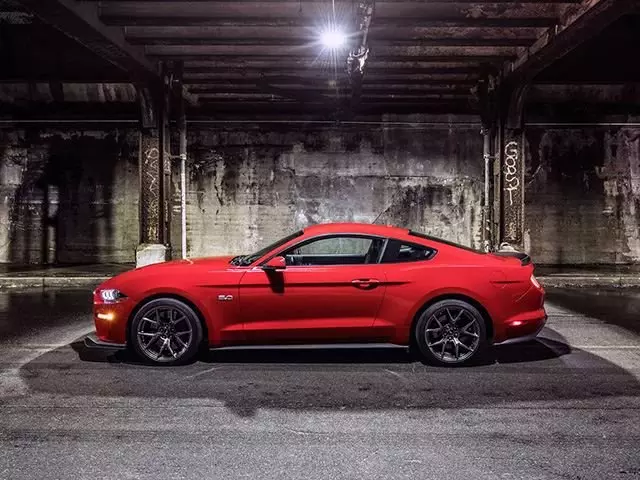 Naujasis Ford Mustang GT Performance Pack iššūkis Camaro SS 1LE 75189_4