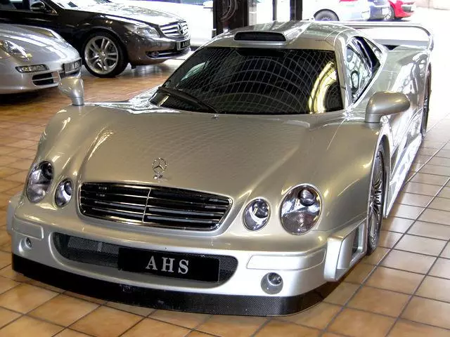 Wannan Ultra-Rare Mercedes-Benz CLK GTR Zai Iya zama Naku akan Dala Miliyan 2.6 Kacal 75267_1