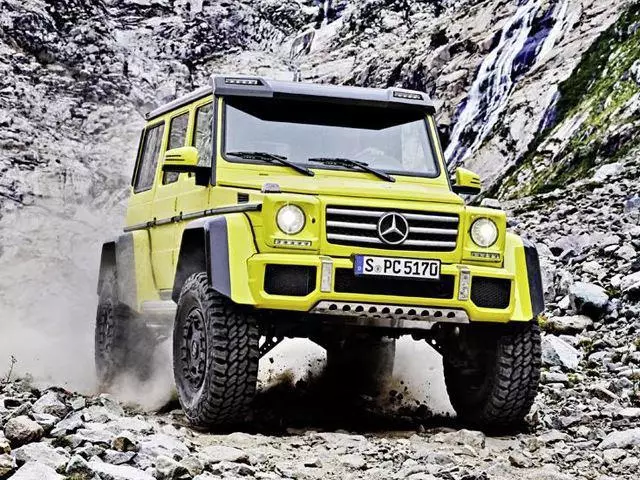 Ideje búcsút mondani a Mercedes G500 4 × 4 négyzetesnek 7537_1