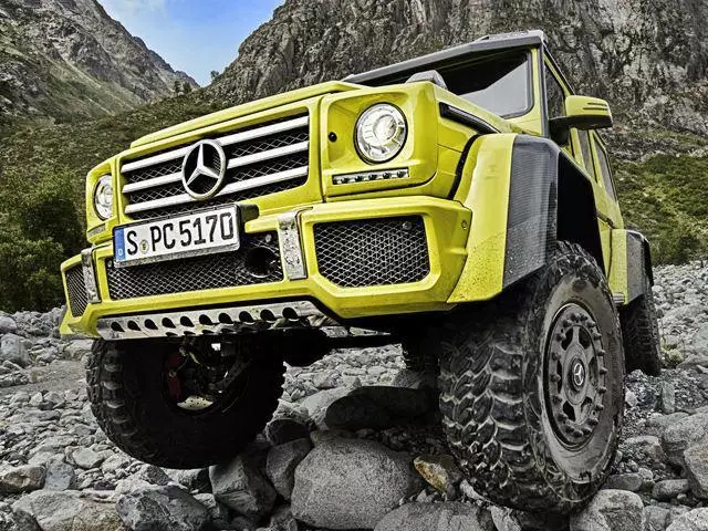 Ideje búcsút mondani a Mercedes G500 4 × 4 négyzetesnek 7537_3