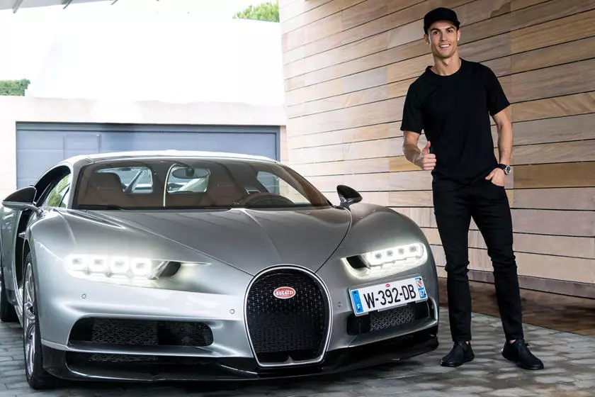 Cristiano Ronaldok benetan erosi al zuen Bugatti La Voiture Noire? 75409_1