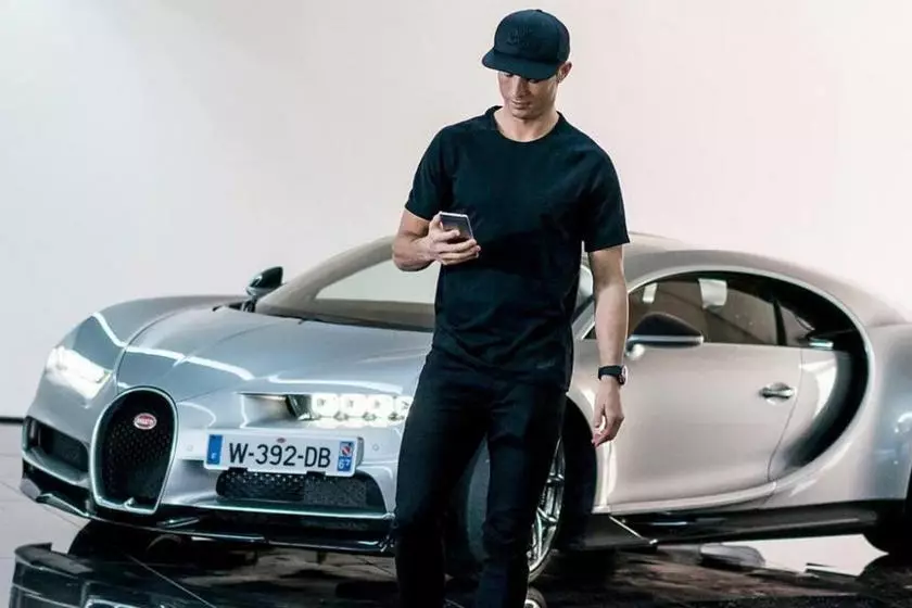 Cristiano Ronaldok benetan erosi al zuen Bugatti La Voiture Noire? 75409_2