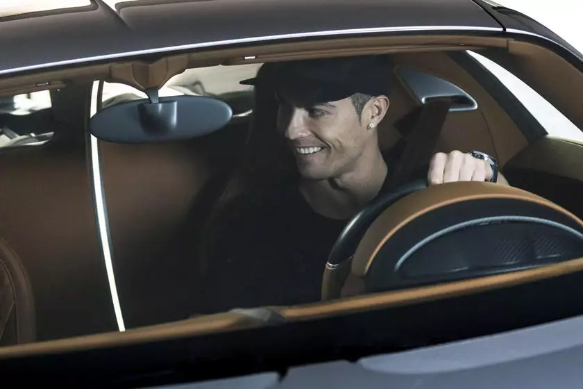 Cristiano Ronaldok benetan erosi al zuen Bugatti La Voiture Noire? 75409_3