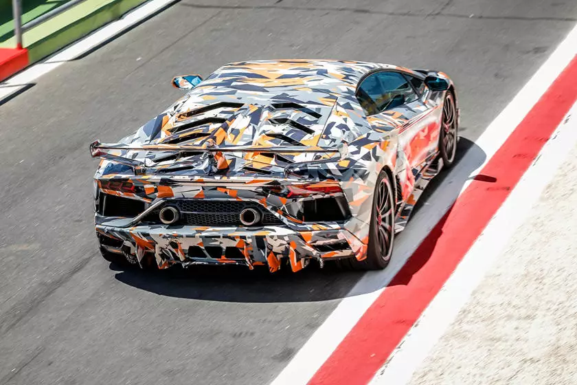 Lamborghini Aventador SVJ ez da pentsa litekeen bezain indartsua 75498_6